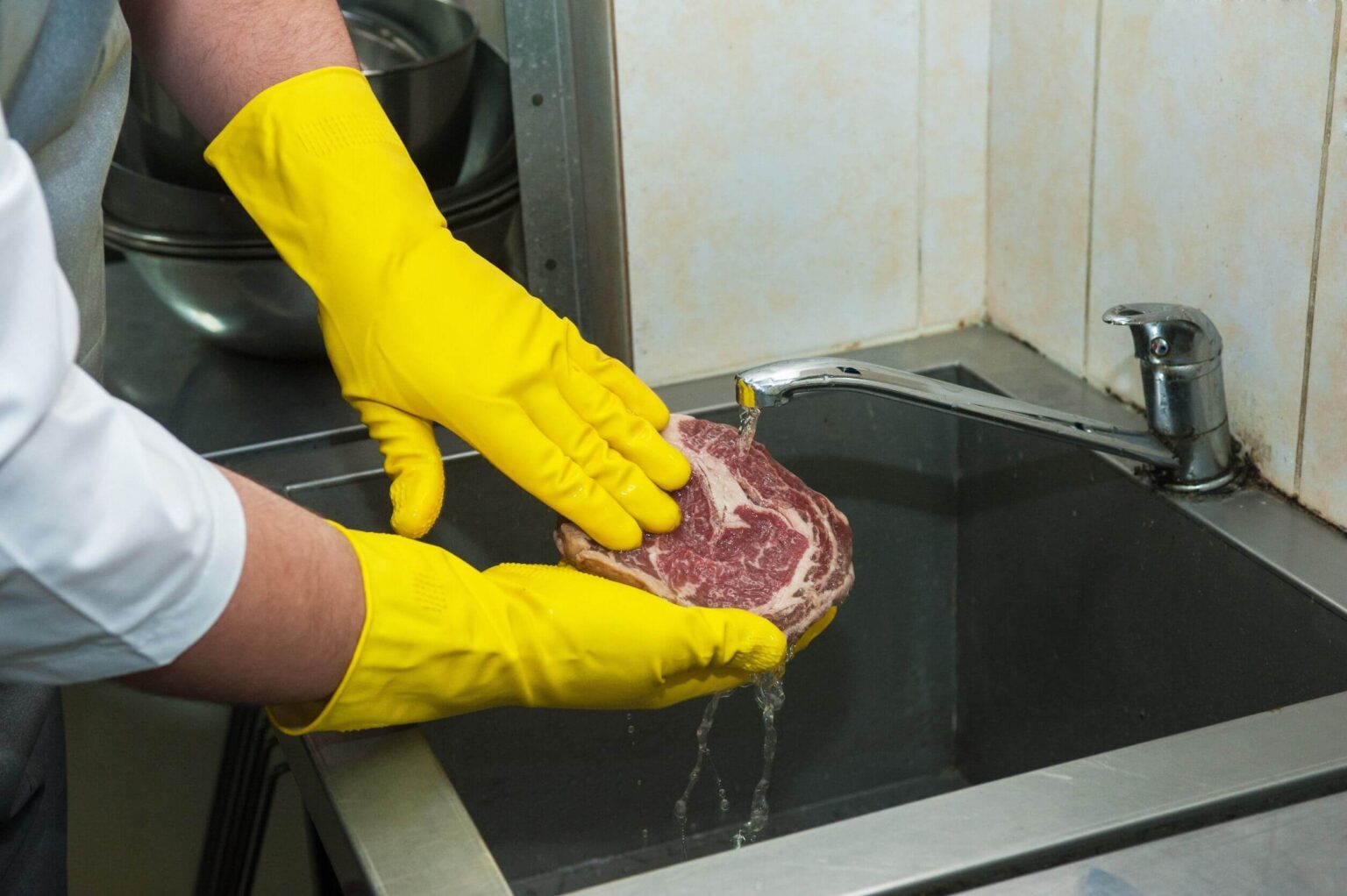 Tips membersihkan daging sapi sebelum dimasak